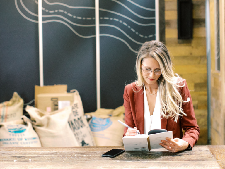 5 Pro Tips for Blogging Consistency & A Full Client Roster - Ochre & Beige